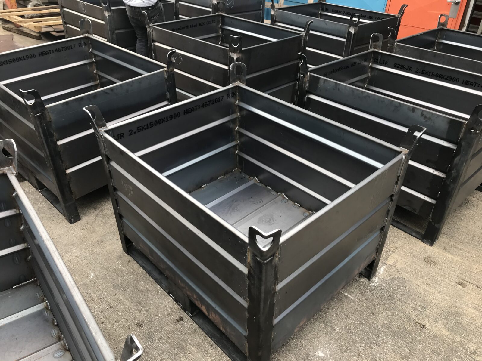 CARRYING BOX – H.M.B Industrial Ltd.