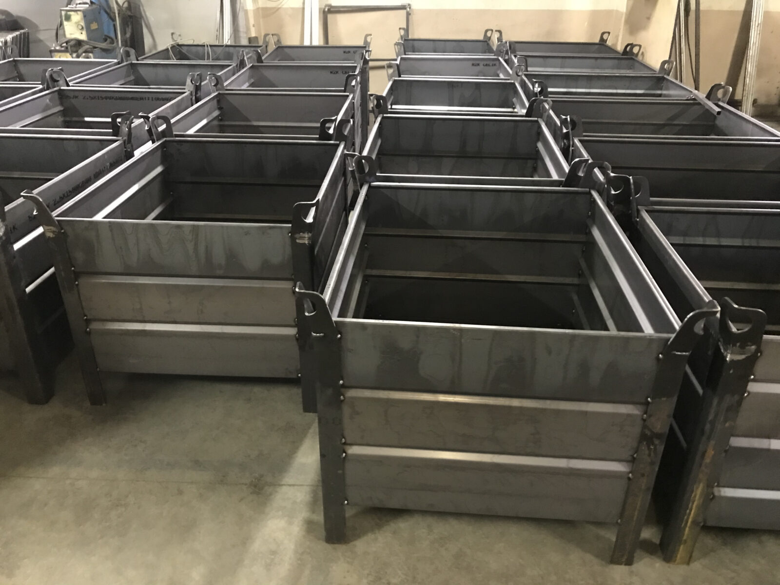 CARRYING BOX – H.M.B Industrial Ltd.